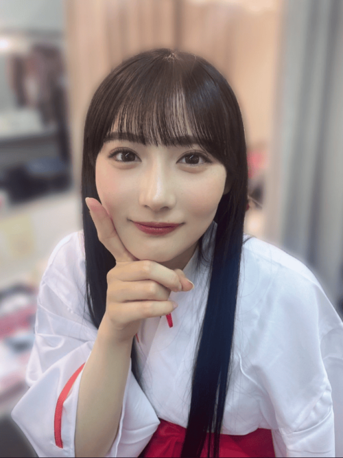 秋元康『rain Tree』(レインツリー) メンバー佐藤莉華(サナ)のプロフィール・経歴